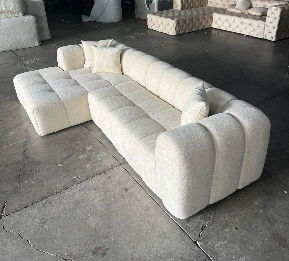 Noa Sofa – navy furnishings